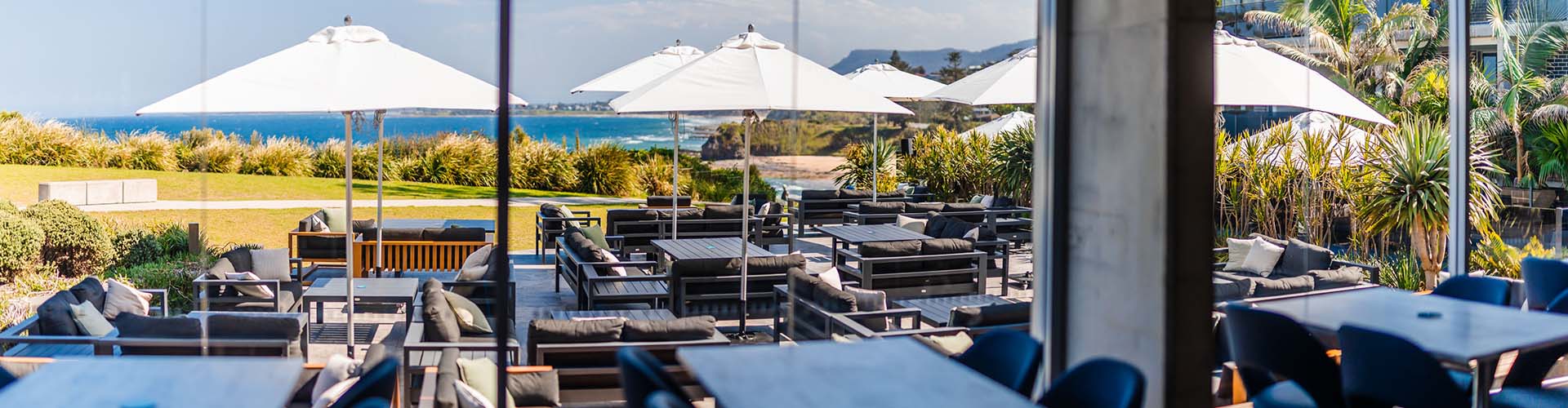 Sundowner Lounge: Headlands Austinmer Beach